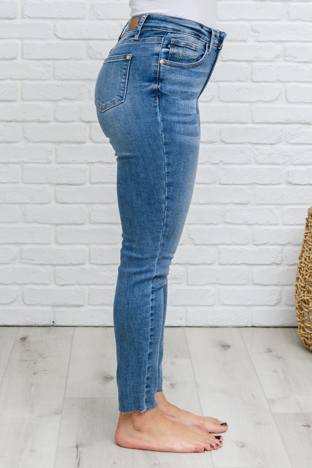 Becca Hi-Waisted Embroidered Pocket Relaxed Jeans – Grafted Branch Co.